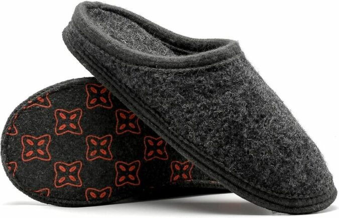 7 Best Slippers for Sweaty Feet – Men’s Cool Comfort 2026 | FashionBeans