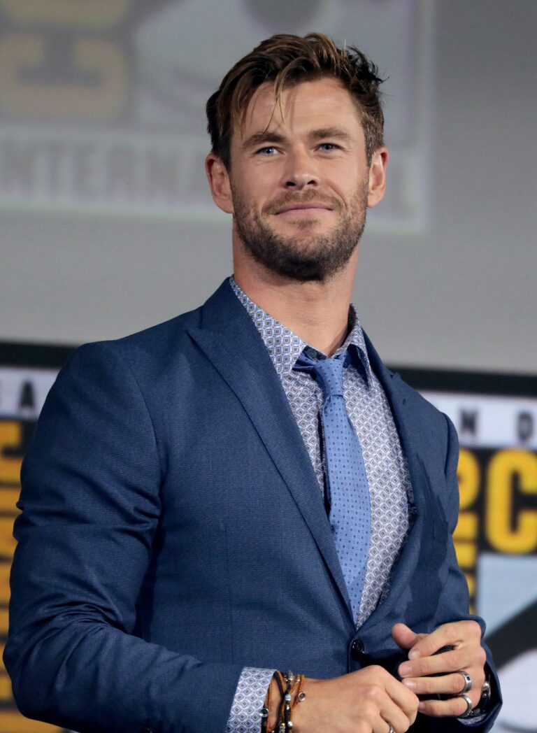 How to Dress Like Chris Hemsworth: Style Guide to a Modern-Day Thor ...