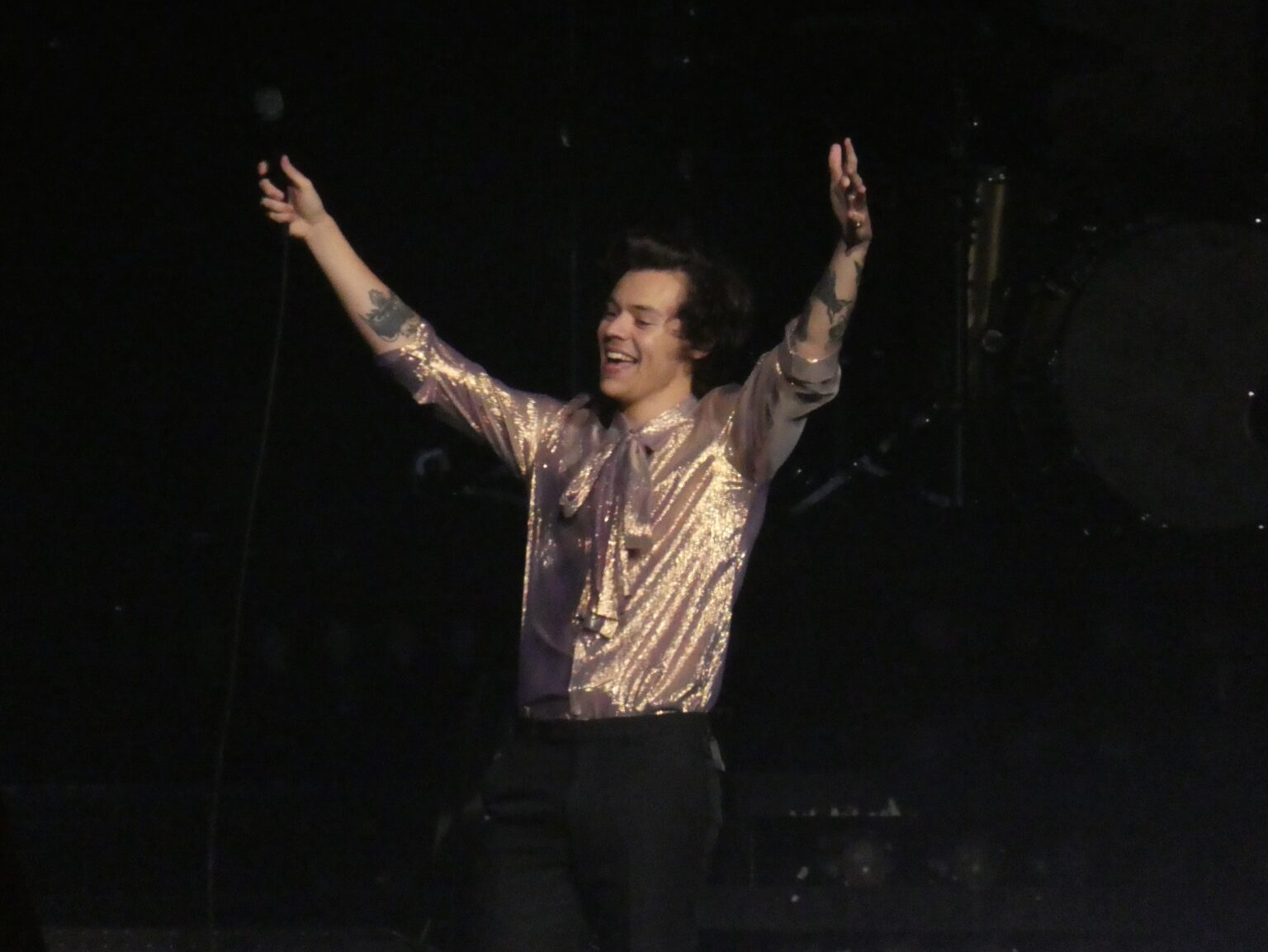 How to Dress Like Harry Styles: It’s Time To Learn From the King of ...