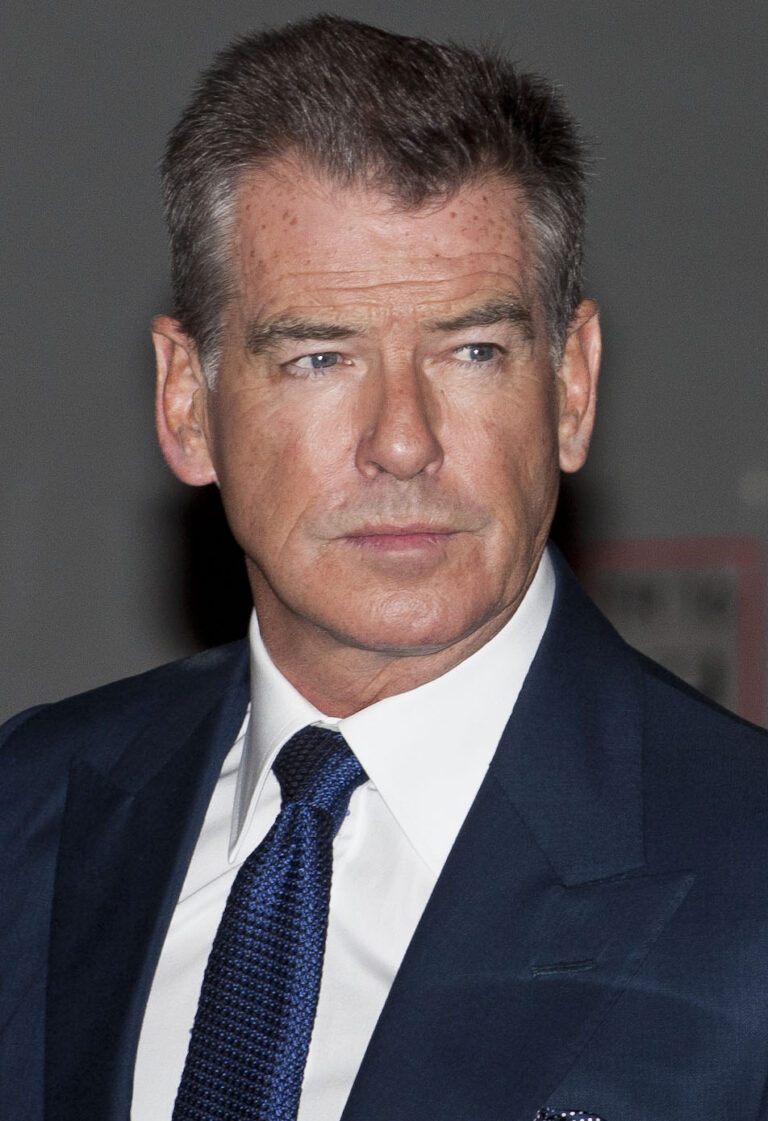 How to Dress Like James Bond: Style Guide to Be a Super Suave Spy ...