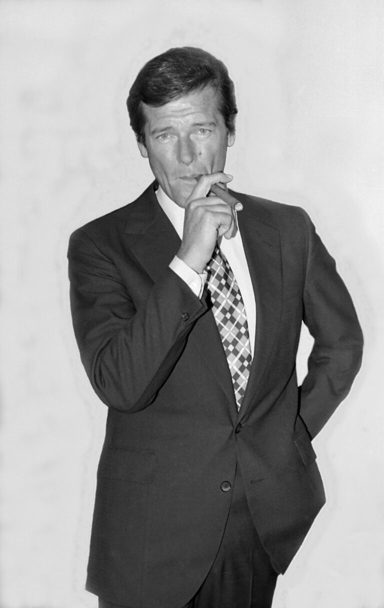 How to Dress Like James Bond: Style Guide to Be a Super Suave Spy ...