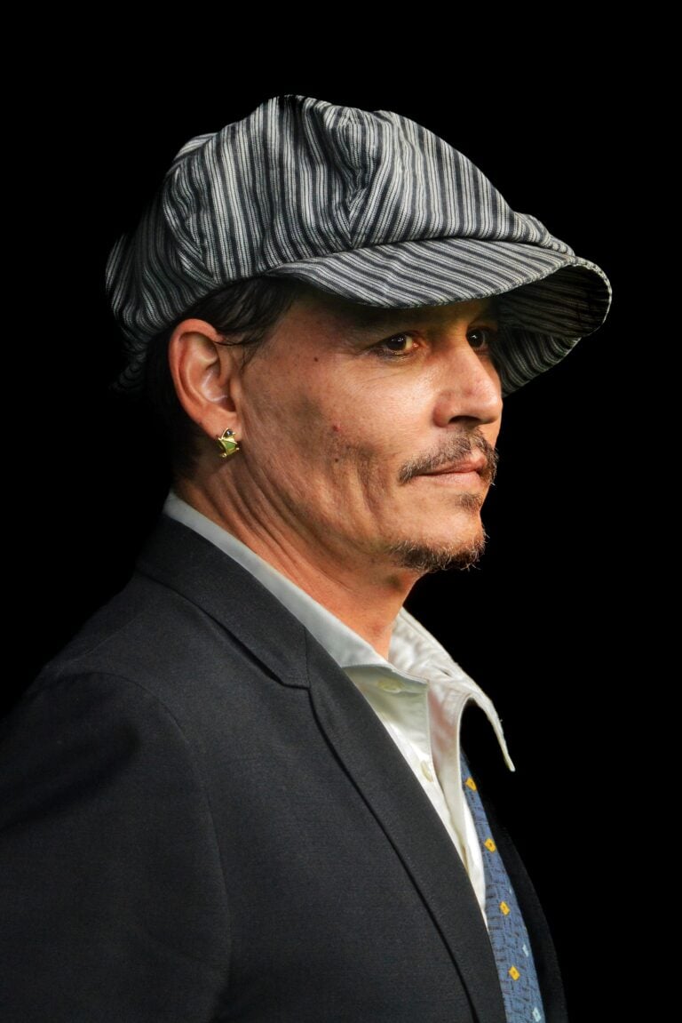 How to Dress Like Johnny Depp: Style Guide to Hollywood’s Most ...