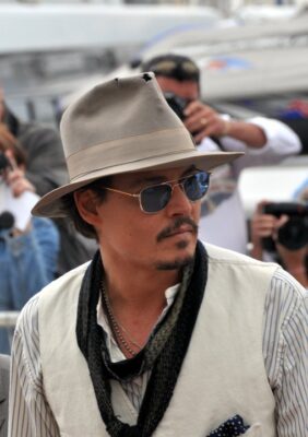 How to Dress Like Johnny Depp: Style Guide to Hollywood’s Most ...