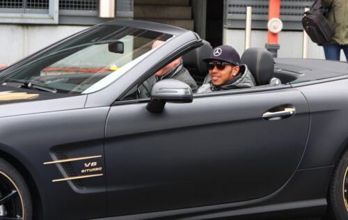 How to Dress Like Lewis Hamilton: Style Guide to a Winning Look ...