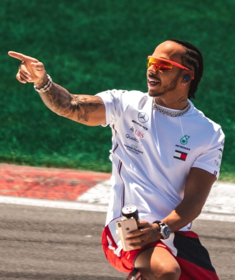 How to Dress Like Lewis Hamilton: Style Guide to a Winning Look ...