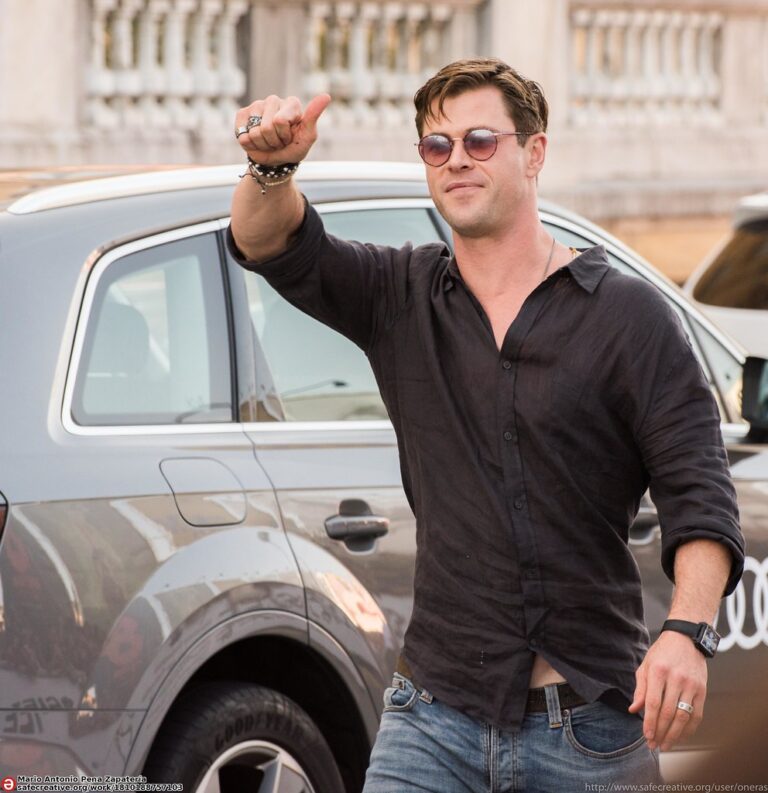 How to Dress Like Chris Hemsworth: Style Guide to a Modern-Day Thor ...